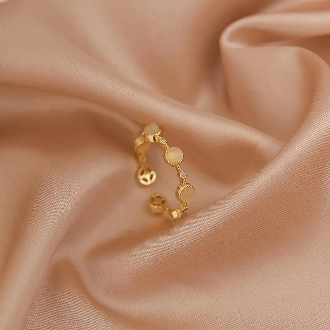 Adjustable Oculus Ring with White Stones in Gold – Evelyn Jewellery